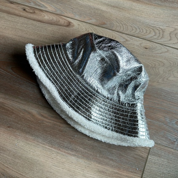 Accessories | Metallic Silver Sherpa Lined Bucket Hat Nwt | Poshmark